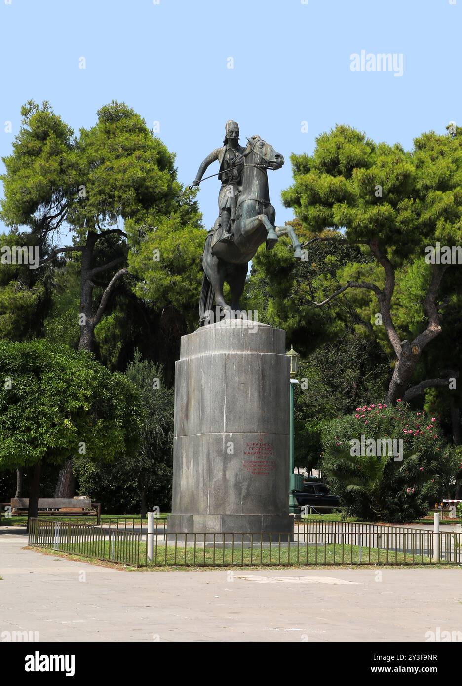 Greek army monument hi-res stock photography and images - Alamy