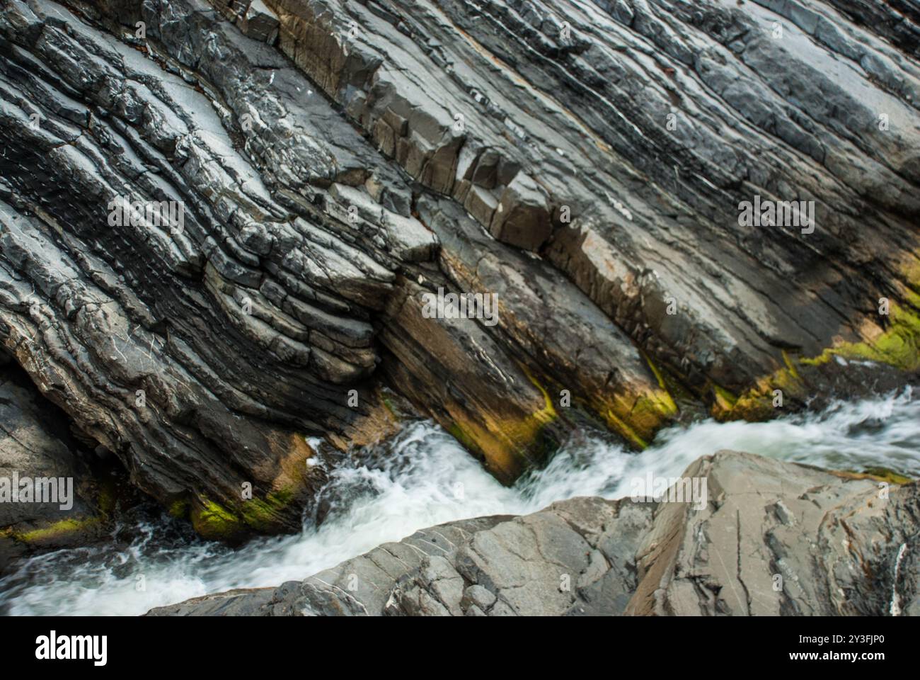 Small waterfall between stones hi-res stock photography and images - Alamy