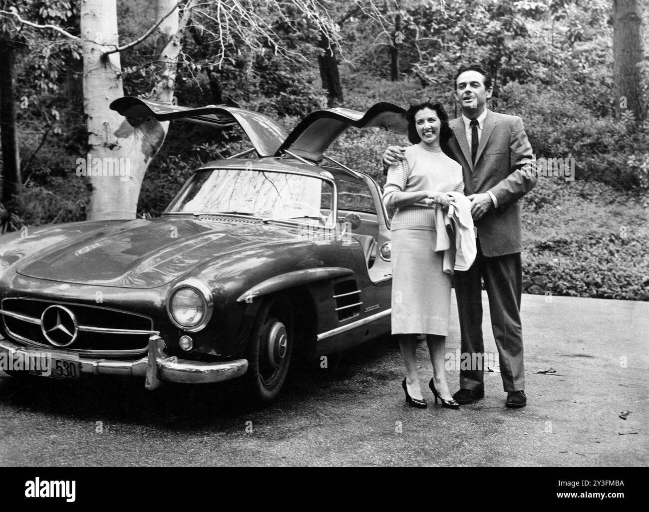Peggy Webber, John Hudson, on-set of the film, "The Screaming Skull ...