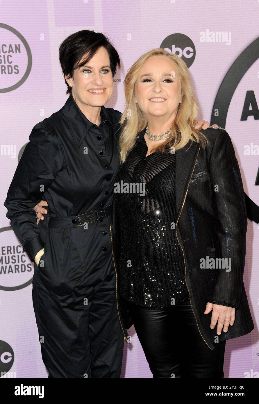 Linda Wallem and Melissa Etheridge at the 2022 American Music Awards ...