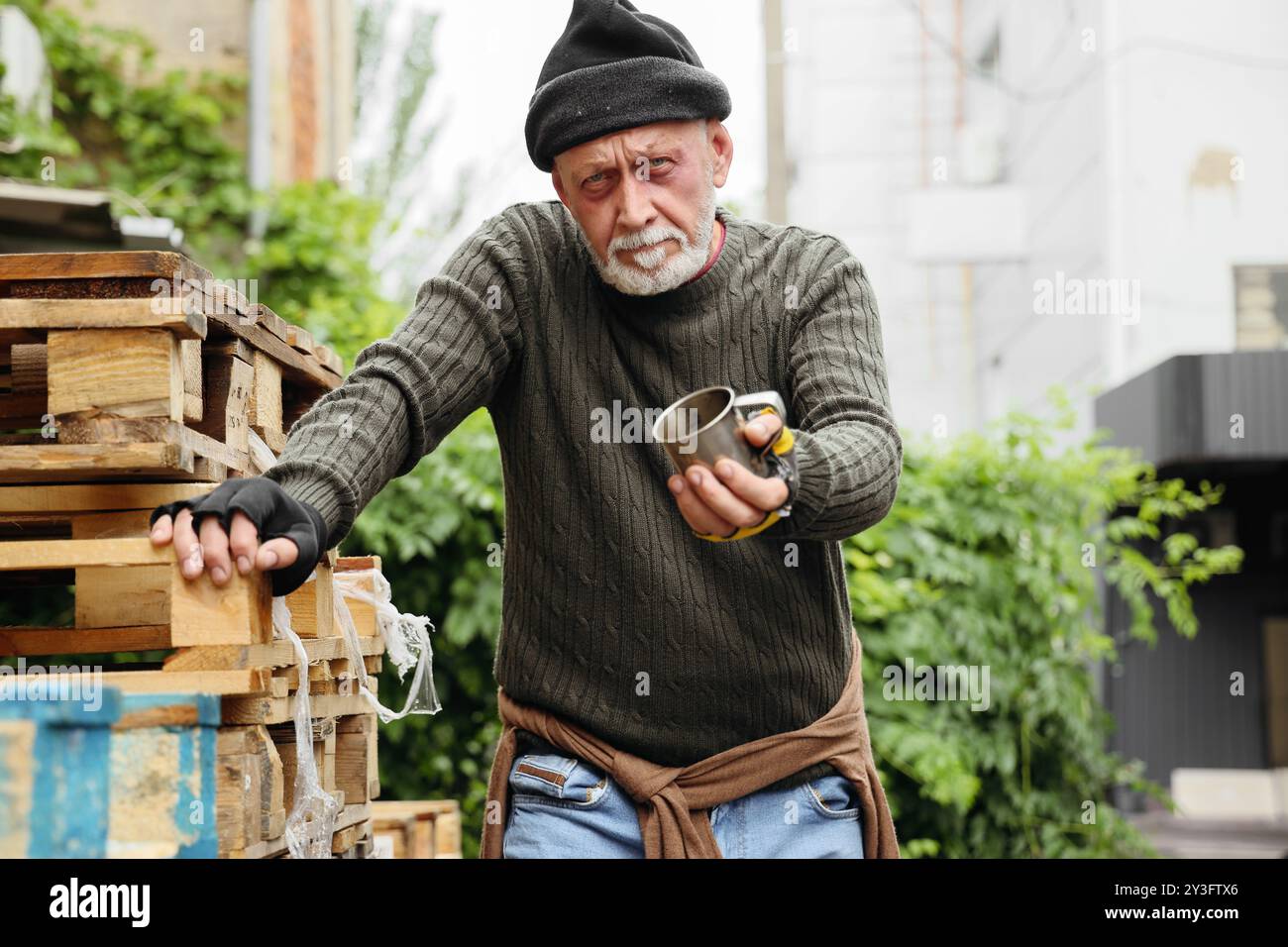 Mature homeless man cup hi-res stock photography and images - Alamy