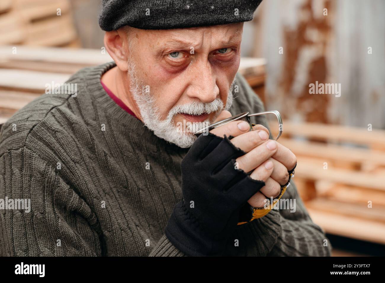 Mature homeless man cup hi-res stock photography and images - Alamy