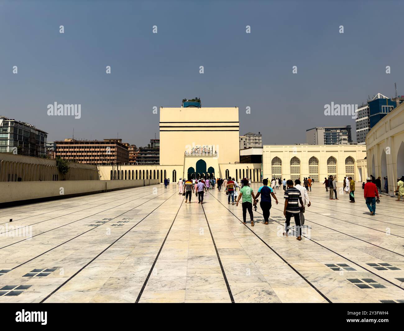 Muslims Entering Baitul Mukarram National Mosque in Dhaka, Bangladesh ...