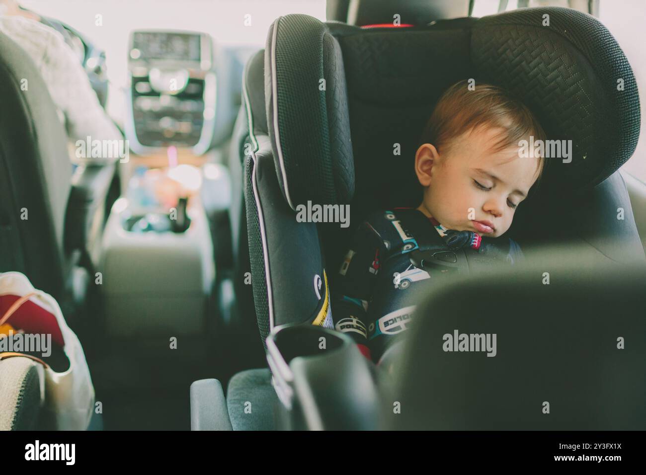 Baby rear facing car seat hi-res stock photography and images - Alamy