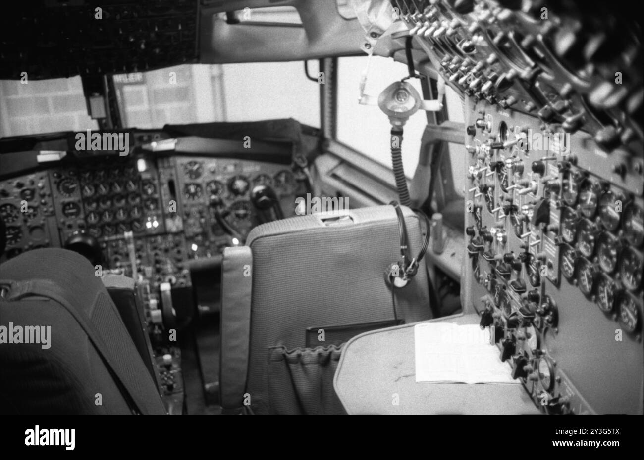 The cockpit and controls of a Trans World Airlines Boeing 707 jet at ...