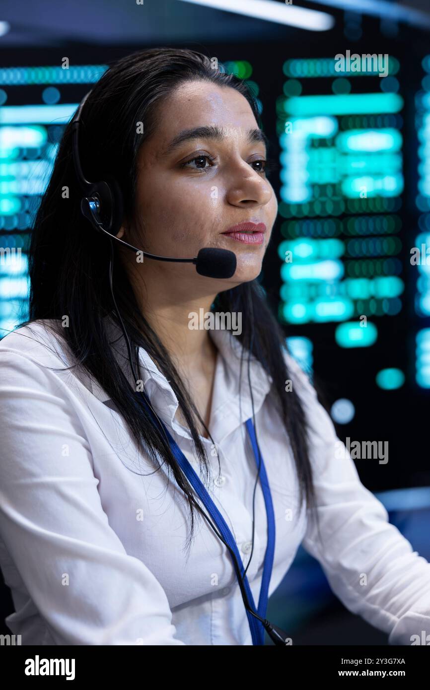 Woman in server hub hi-res stock photography and images - Alamy