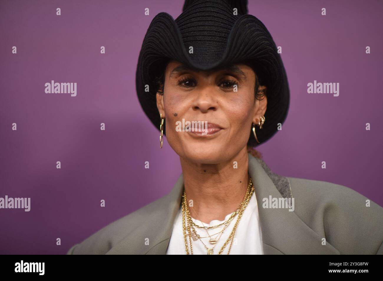 Angela Davis arrives at the premiere of "Exhibiting Forgiveness" on ...