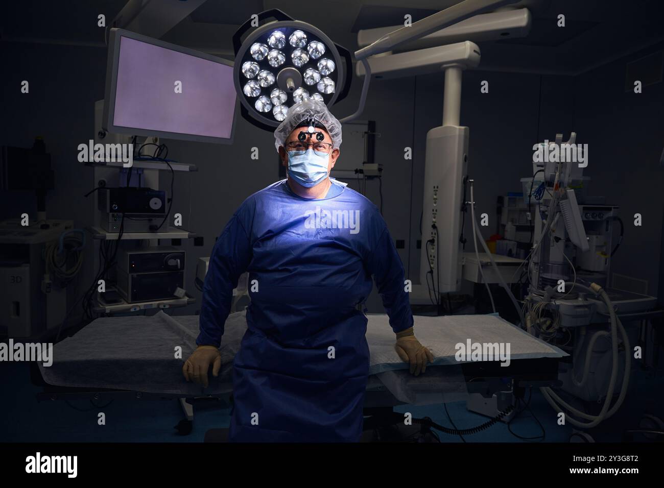 In dimly lit operating room hi-res stock photography and images - Alamy