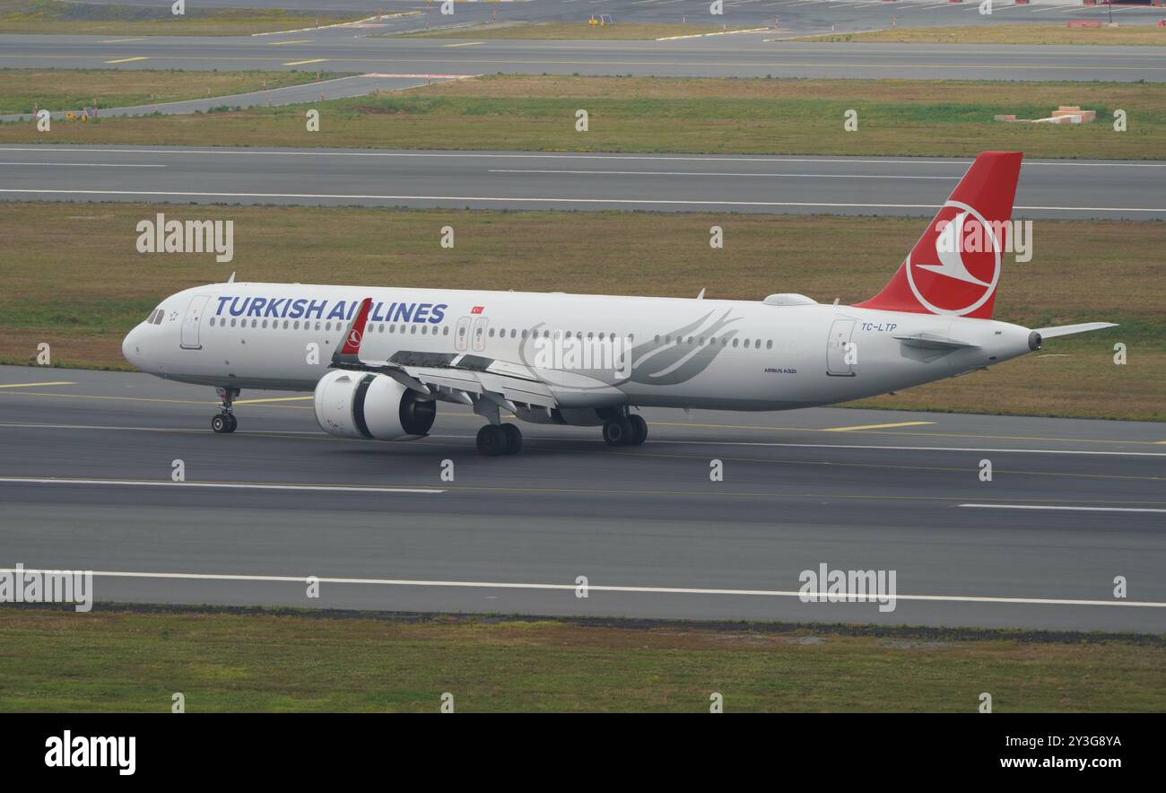 ISTANBUL, TURKIYE - JUNE 17, 2023: Turkish Airlines Airbus A321-271NX (11148) landing to ...