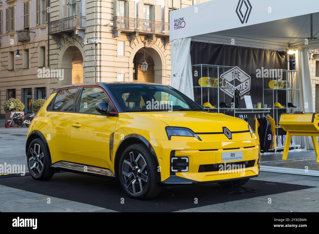 Renault 5 e tech hi-res stock photography and images - Alamy