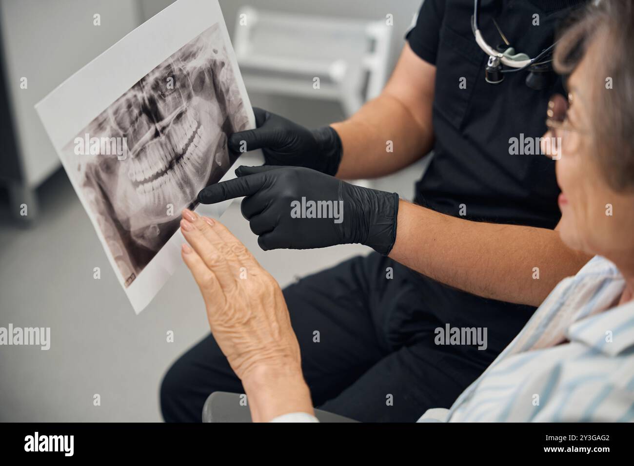 Elderly patient with doctor looking at x-ray Stock Photo - Alamy