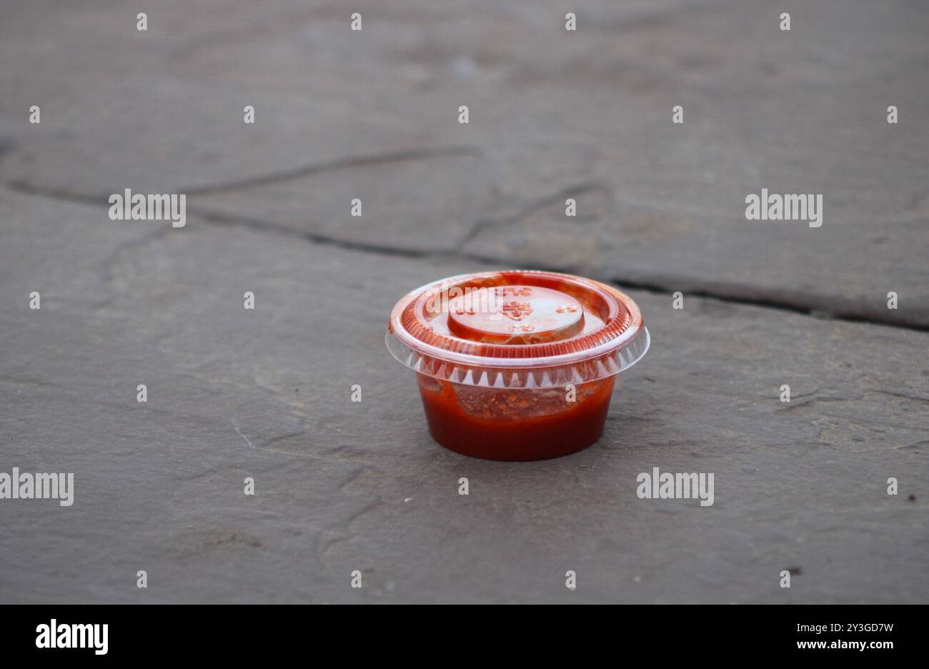 plastic container of ketchup condiment sauce Stock Photo - Alamy