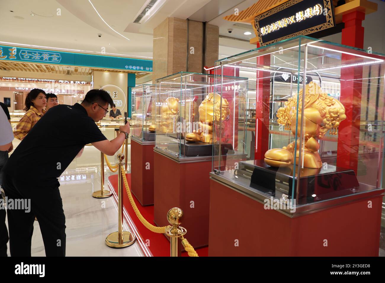 XI'AN, CHINA - SEPTEMBER 13, 2024 - A gold and jewelry shop scene is ...