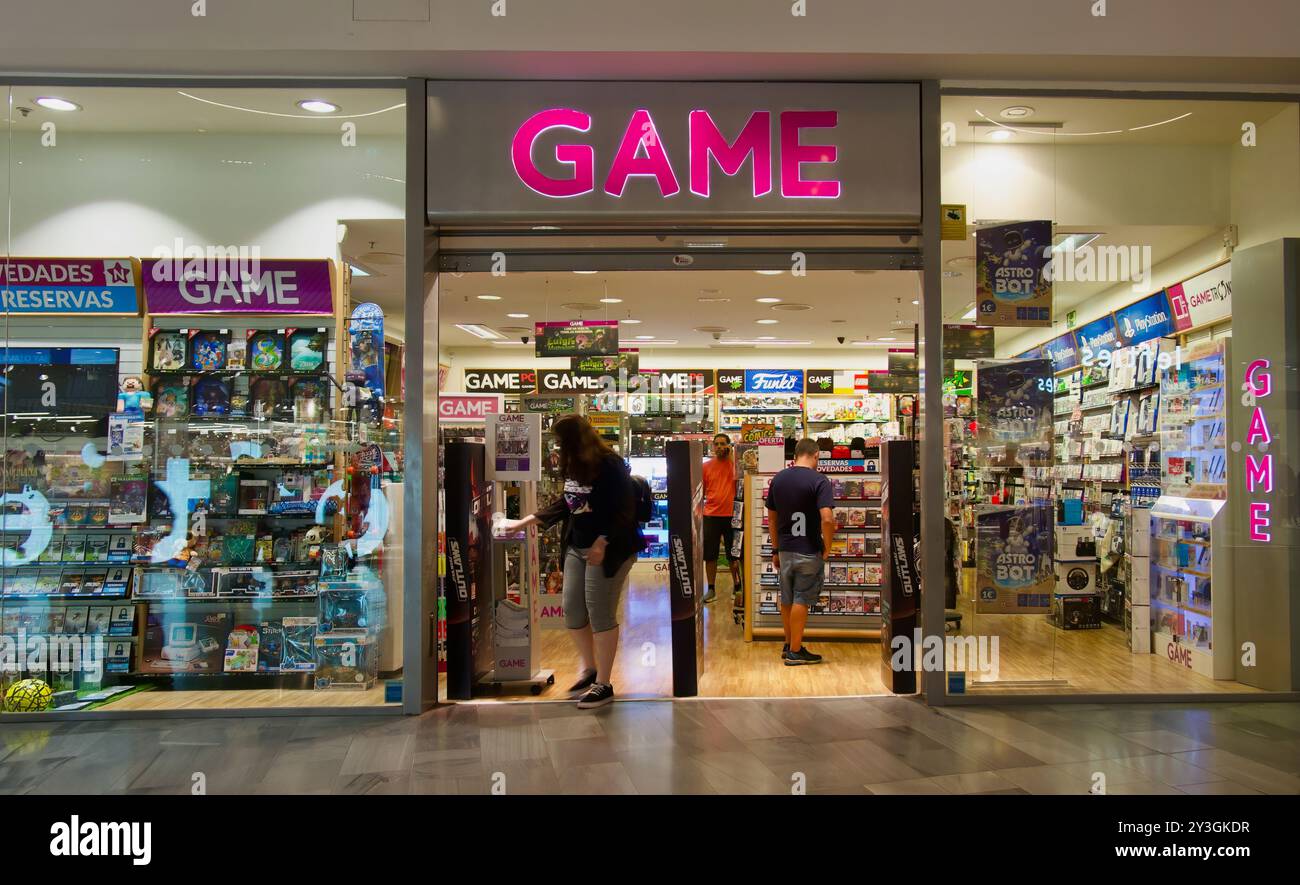 Game shop front hi-res stock photography and images - Alamy