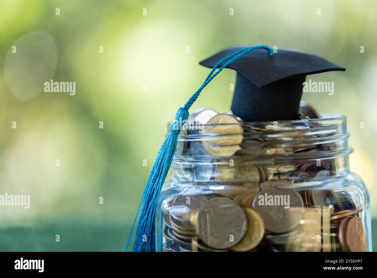 College graduation and debt hi-res stock photography and images - Alamy