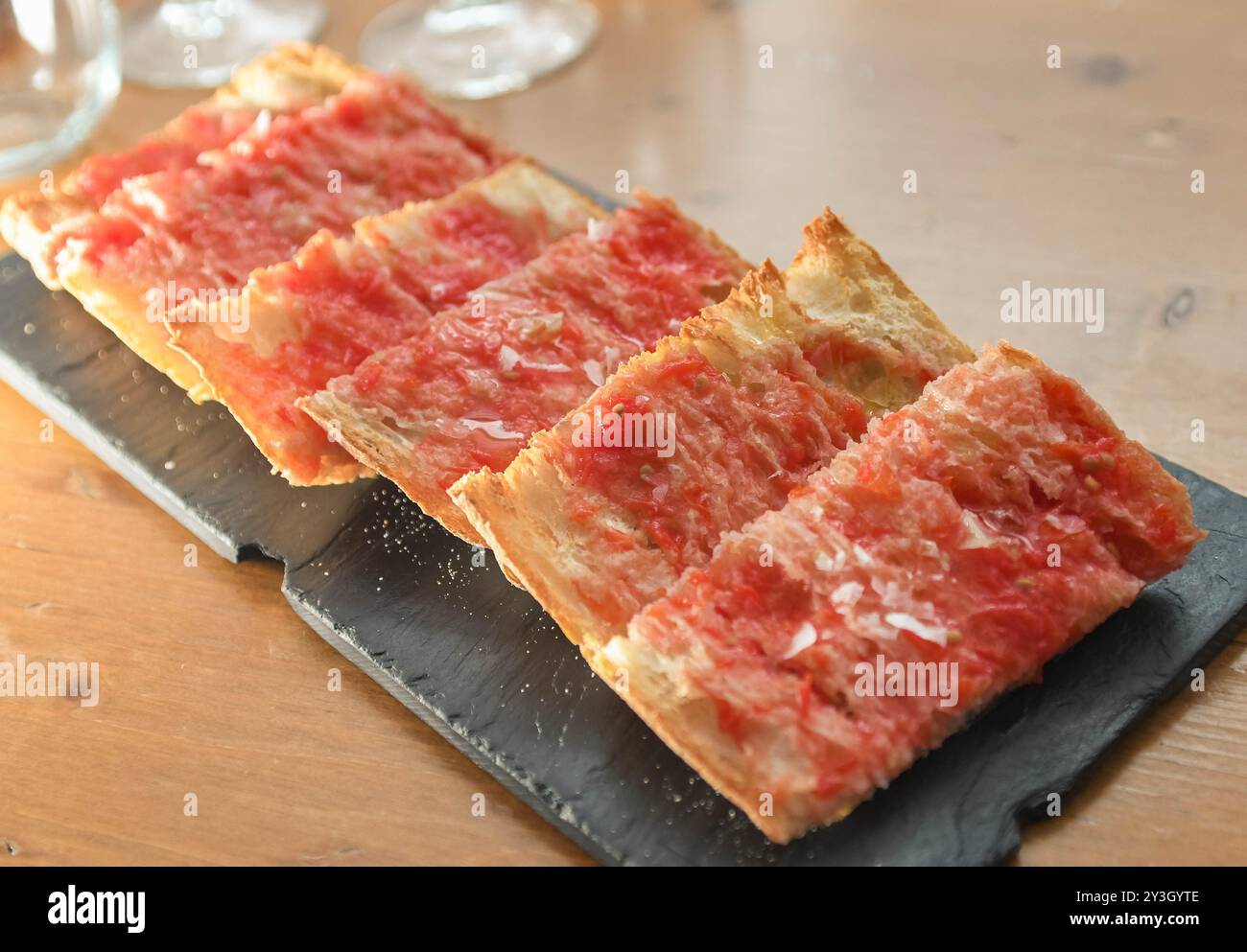 Ration of bread with tomato typical of Catalonia Stock Photo - Alamy