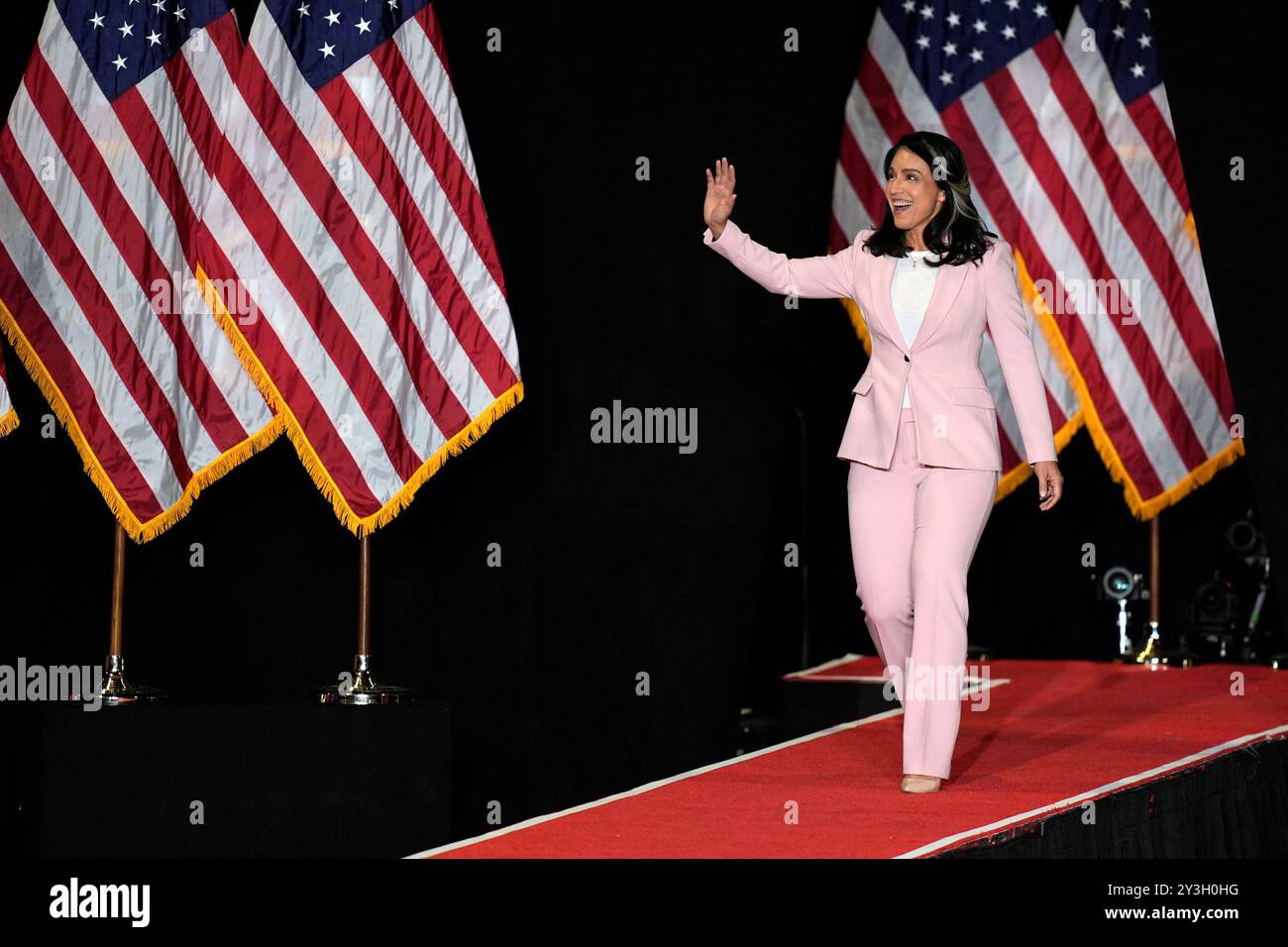 Tulsi Gabbard arrives to speak before Republican presidential nominee ...