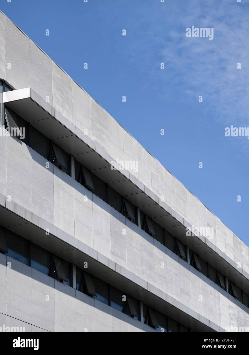 modern office building Stock Photo - Alamy