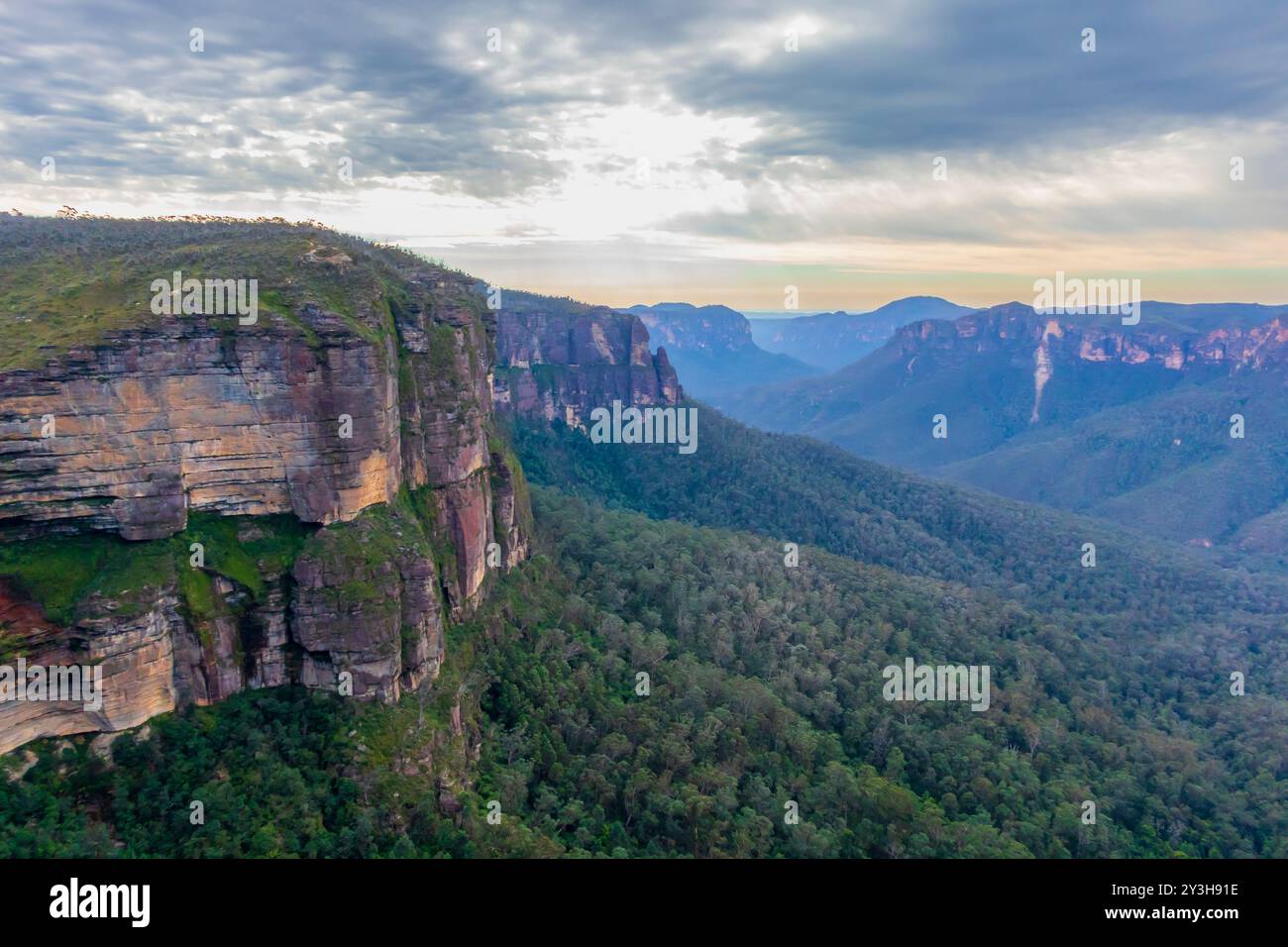 Photograph of bushland and the natural amphitheatre of the scenic Grose ...