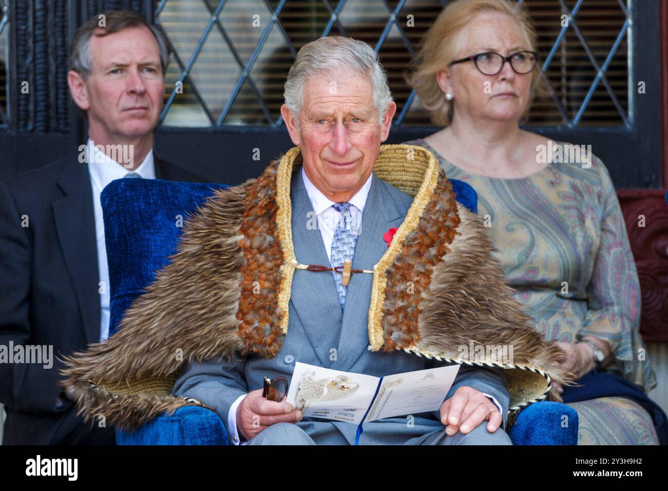 Wearing the korowai cloak hi-res stock photography and images - Alamy