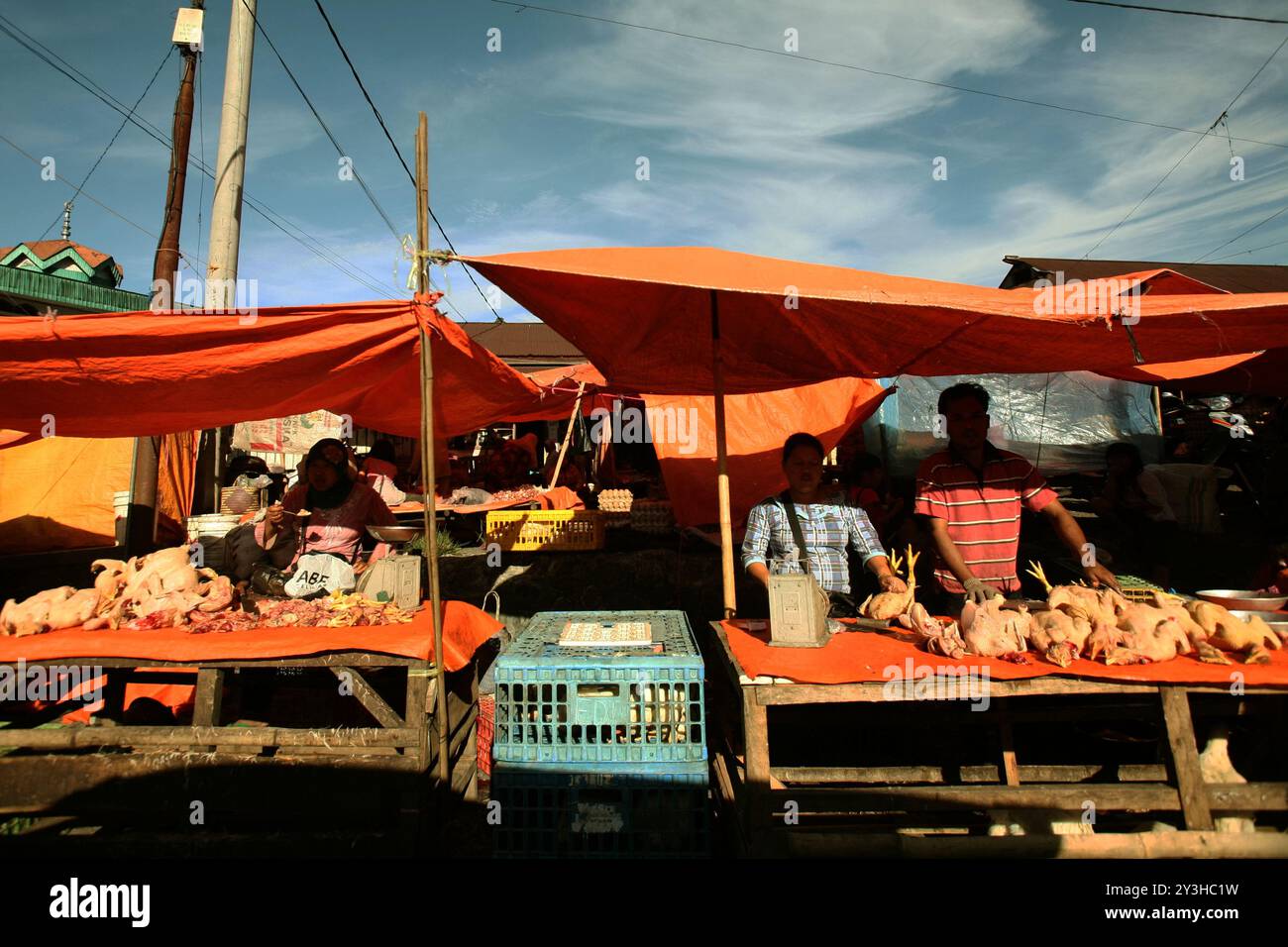 Chicken meat vendor at a roadside traditional market in Kersik Tuo ...