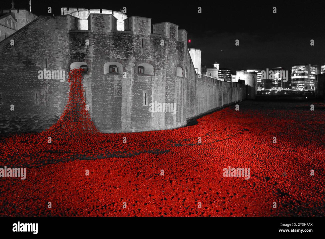 Tower of London poppy installation 2014 Stock Photo - Alamy