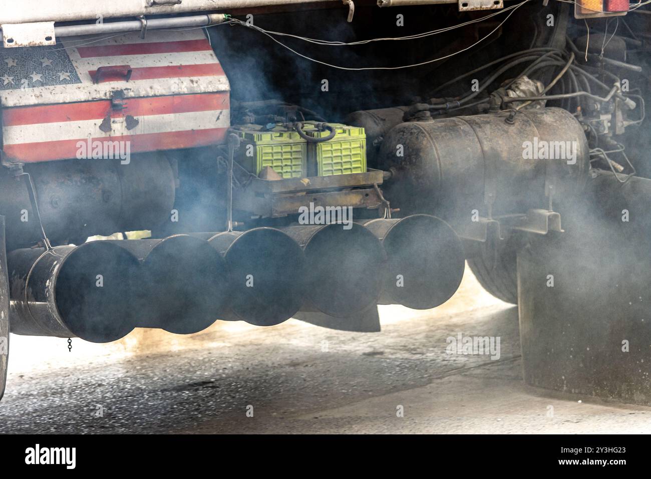 Truck exhaust hi-res stock photography and images - Alamy