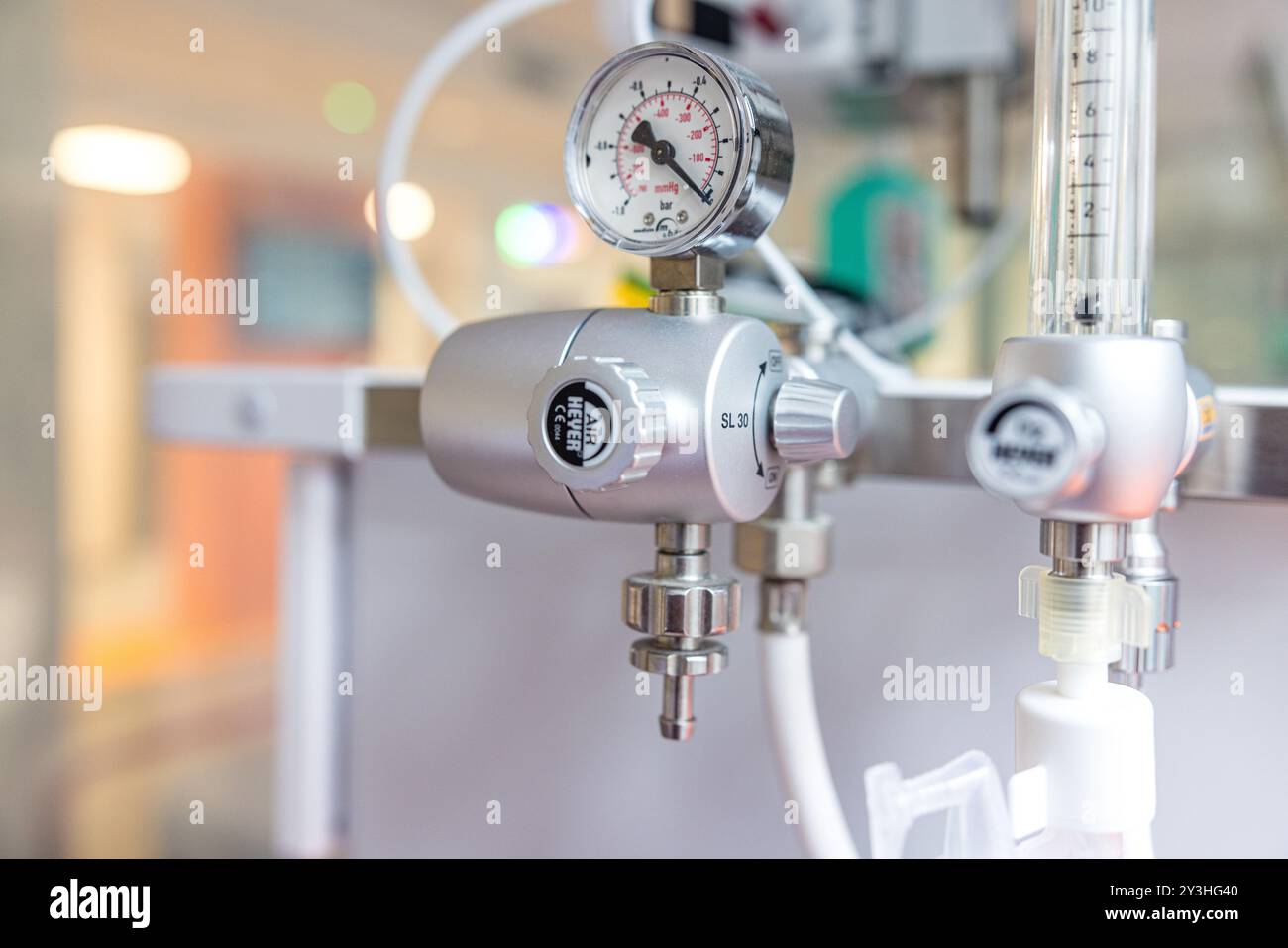 Cottbus, Germany. 13th Sep, 2024. An oxygen insufflation device stands ...