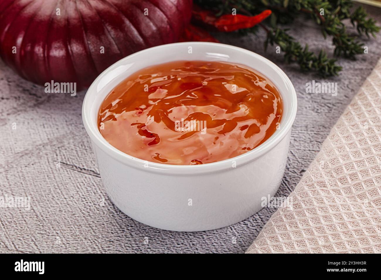 Asian sweet and sour chilli sauce in the bowl Stock Photo - Alamy