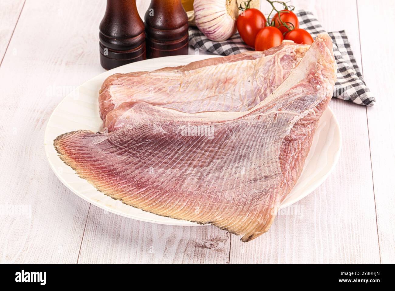 Raw uncooked stingray fish wing in thw plate Stock Photo - Alamy