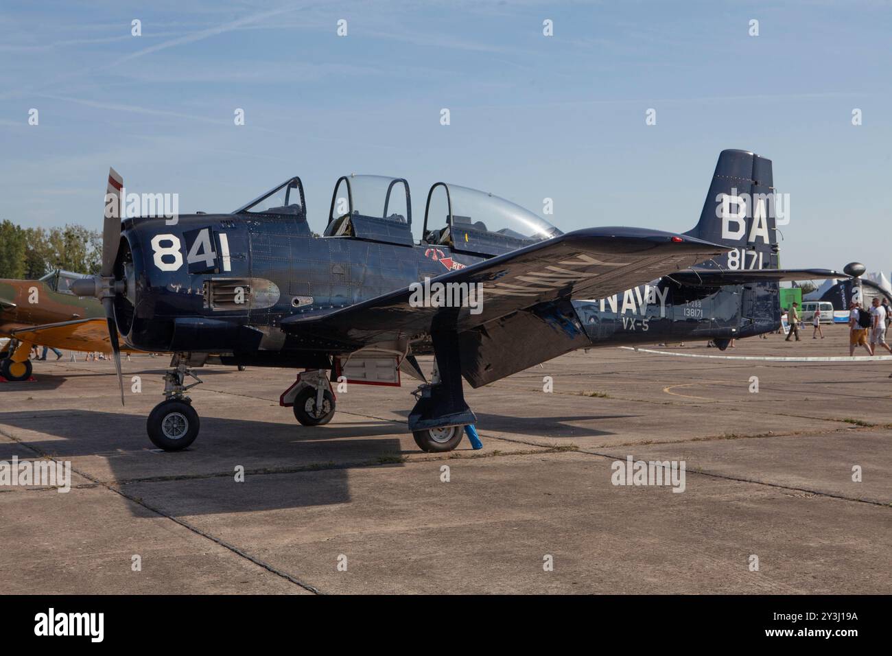 Avion militaire vintage hi-res stock photography and images - Alamy