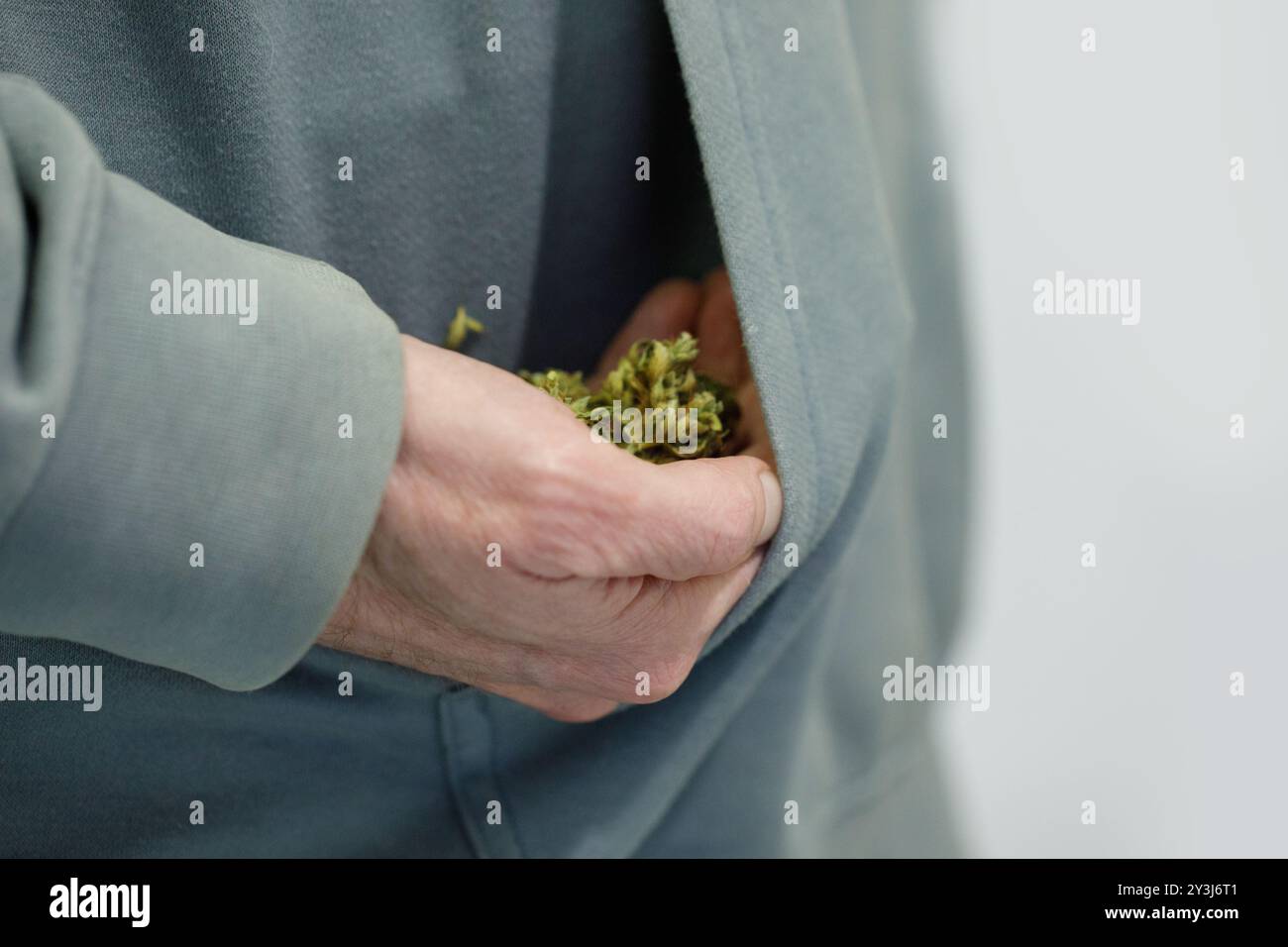 Hemp complete hi-res stock photography and images - Alamy