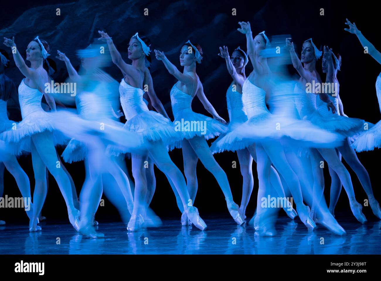 Ballet london coliseum ballet hi-res stock photography and images - Alamy