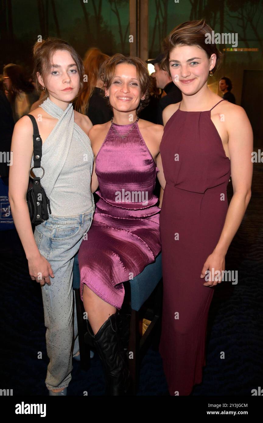 Kea Krassau, Kristin Suckow und Johanna Polley bei der Verleihung des ...