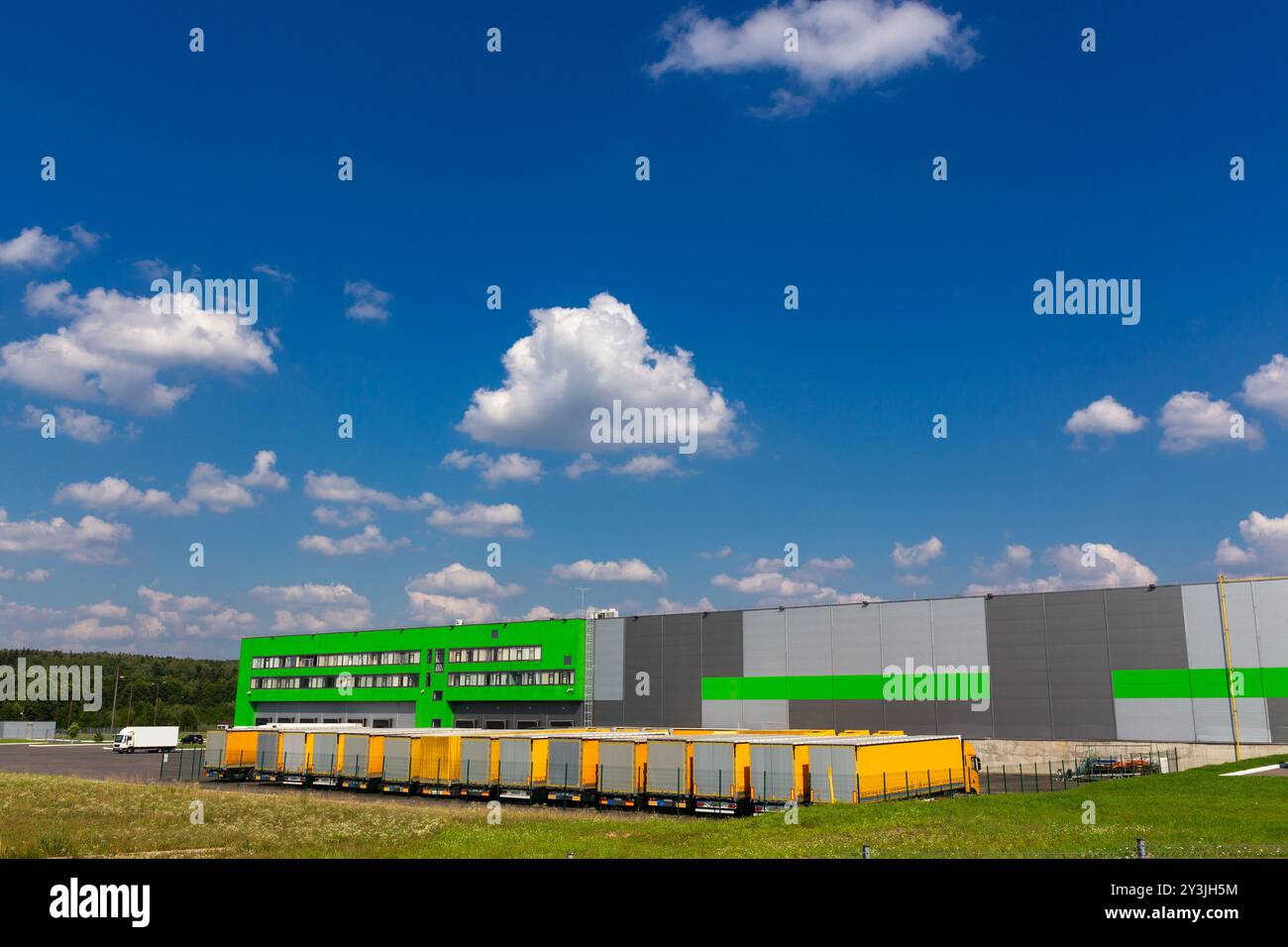 Distribution warehouse with trucks of different capacity ...