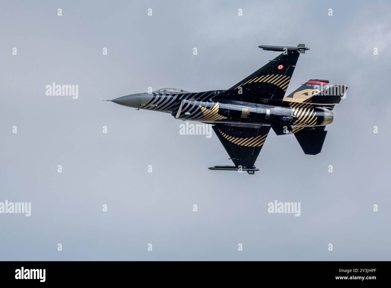 Turkish Air Force - SoloTürk Lockheed Martin F-16 Fighting Falcon ...