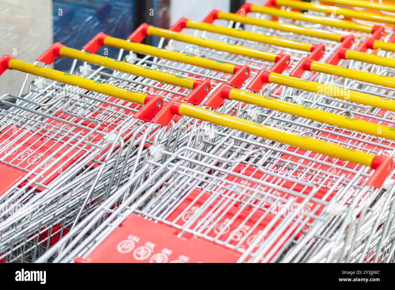 Red plastic shopping carts hi-res stock photography and images - Alamy