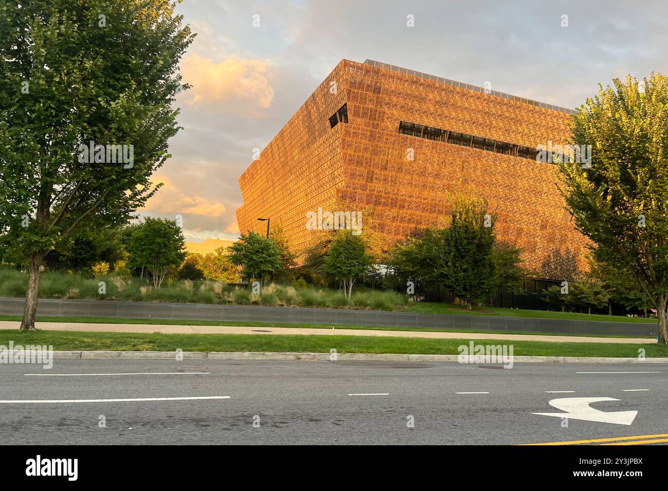 Large building lot windows tower hi-res stock photography and images ...
