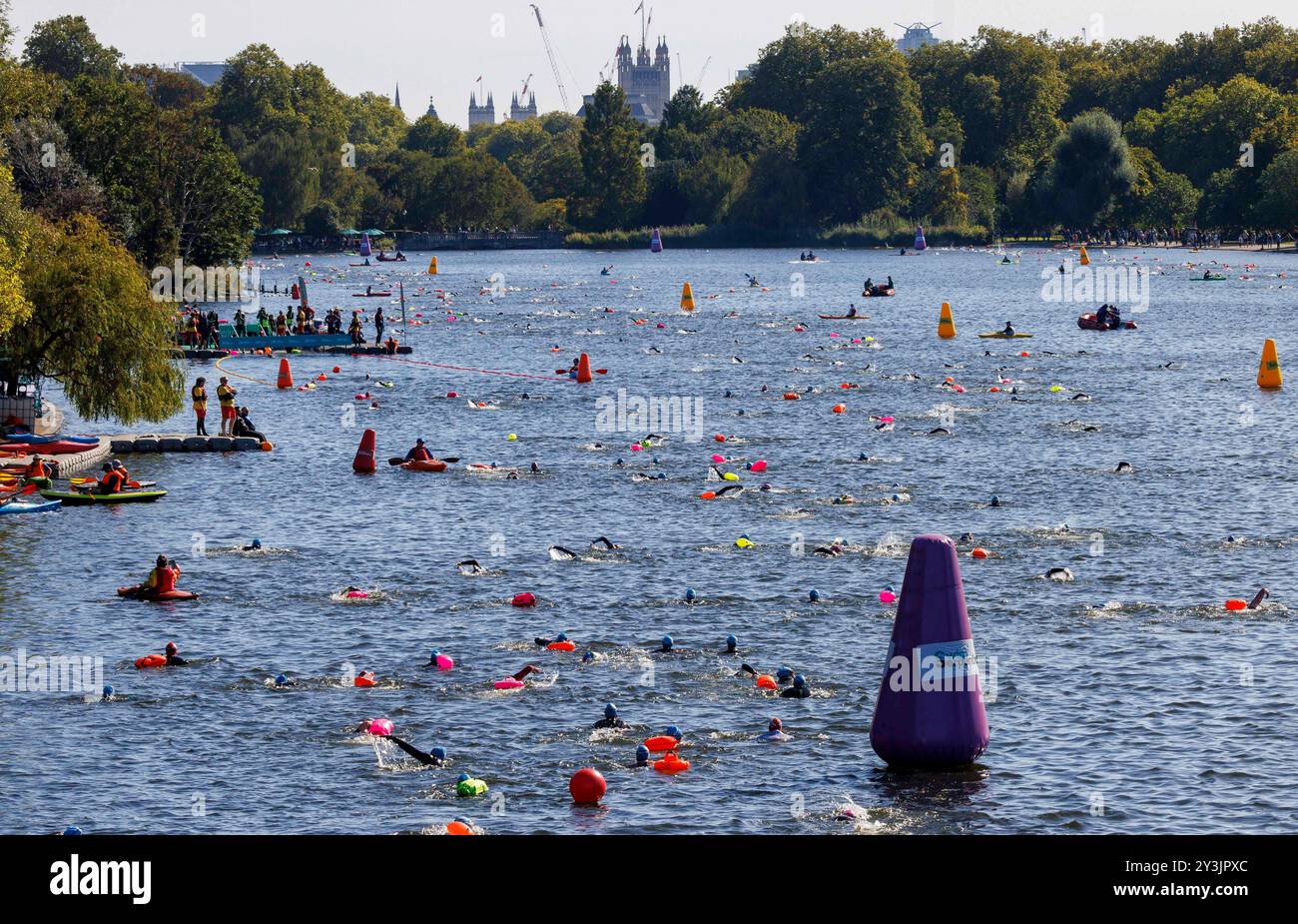 London, UK. 14th Sep, 2024. People enjoying the glorious weather at ...