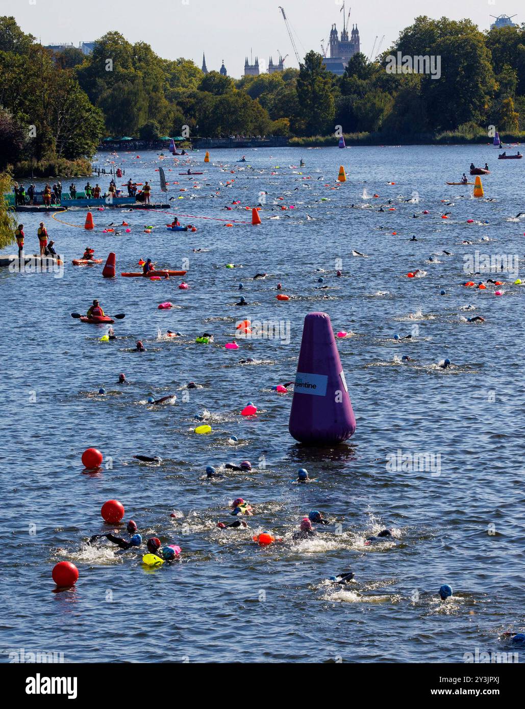 London, UK. 14th Sep, 2024. People enjoying the glorious weather at ...