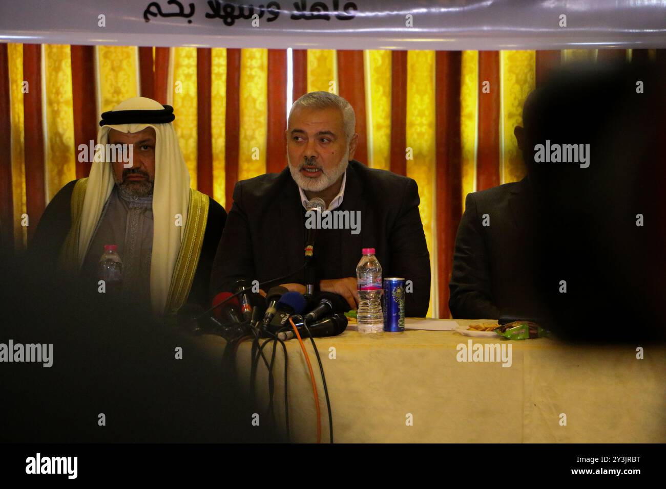 Supporters of the Oman team raise banners of Jerusalem and Palestinian ...