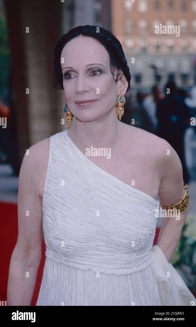 **FILE PHOTO** Mary McFadden Has Passed Away. Mary McFadden attends the ...