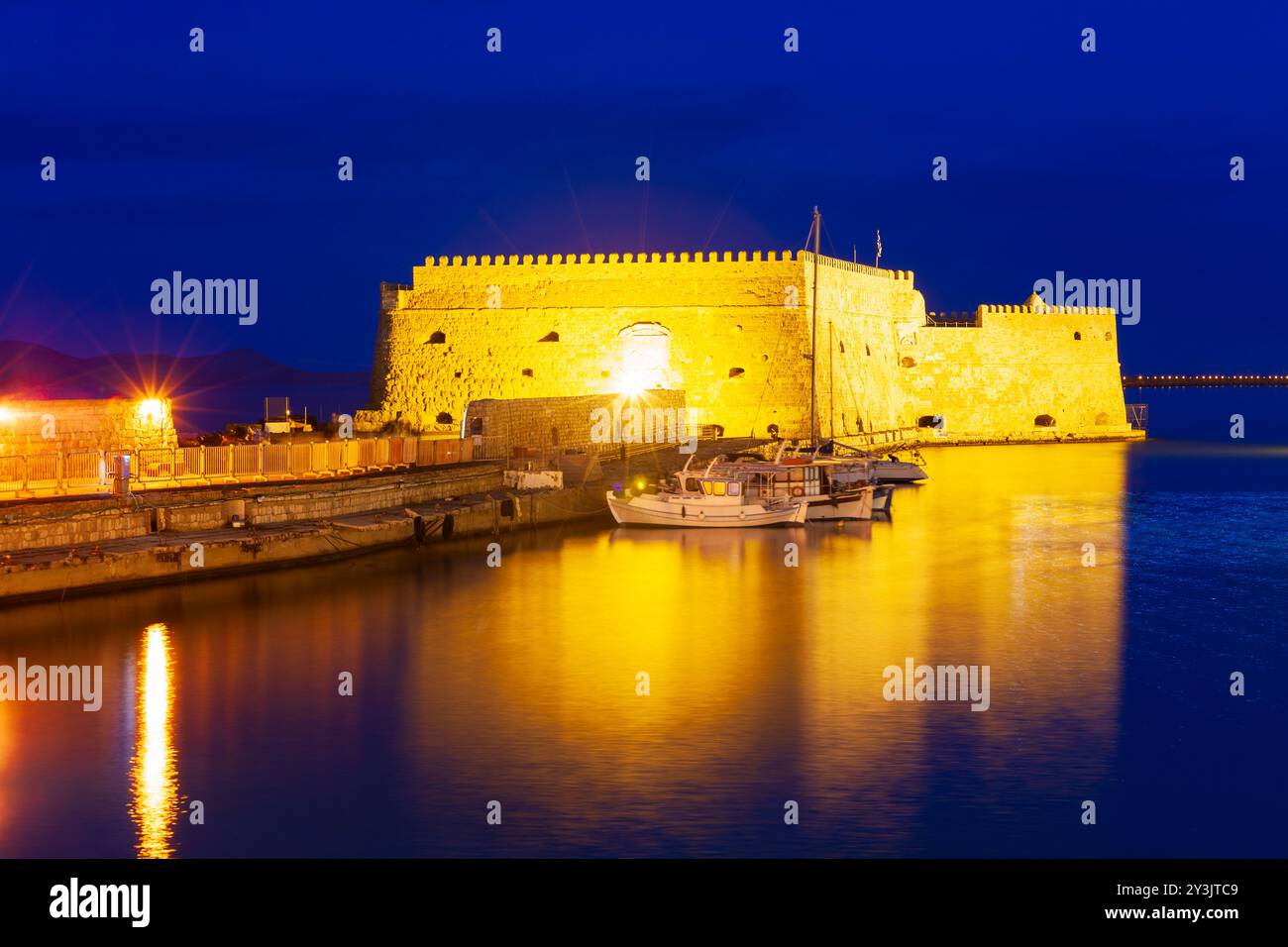 Castello in mare hi-res stock photography and images - Alamy