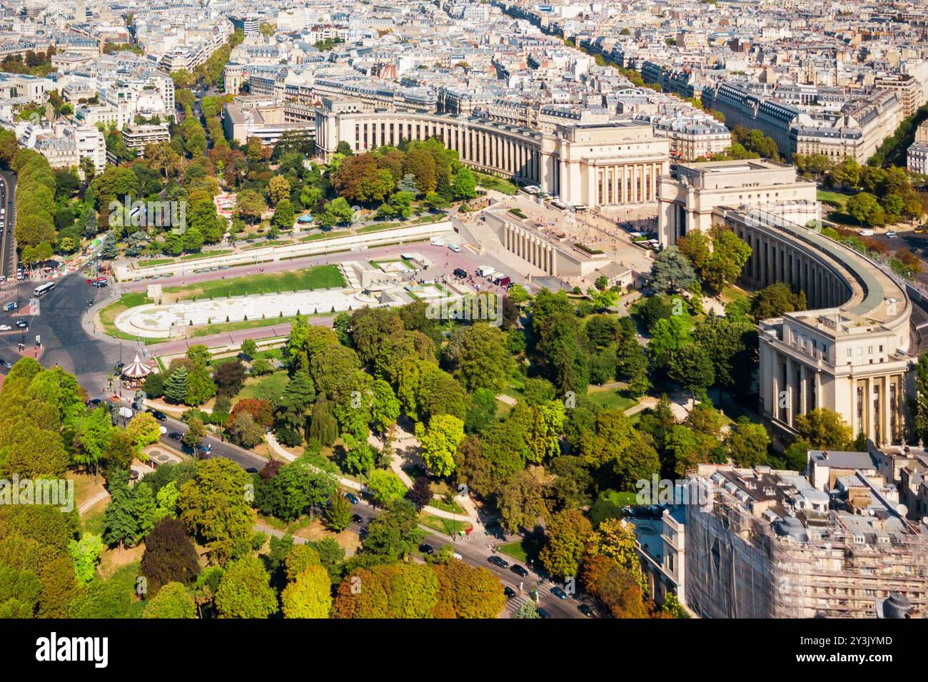 Palais de Chaillot is a building at the top of the Chaillot hill in the ...
