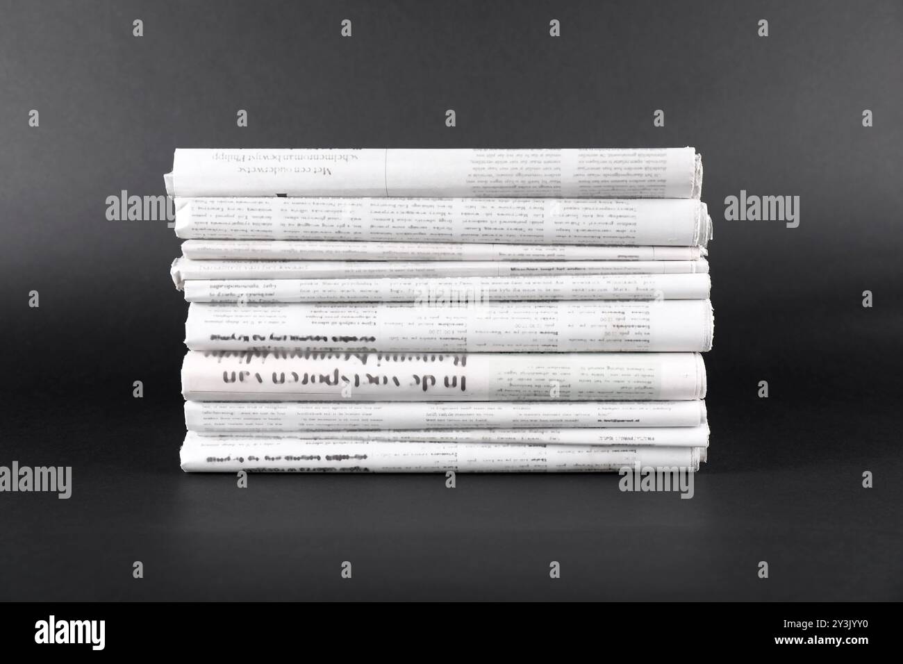 Newspapers in different languages hi-res stock photography and images ...
