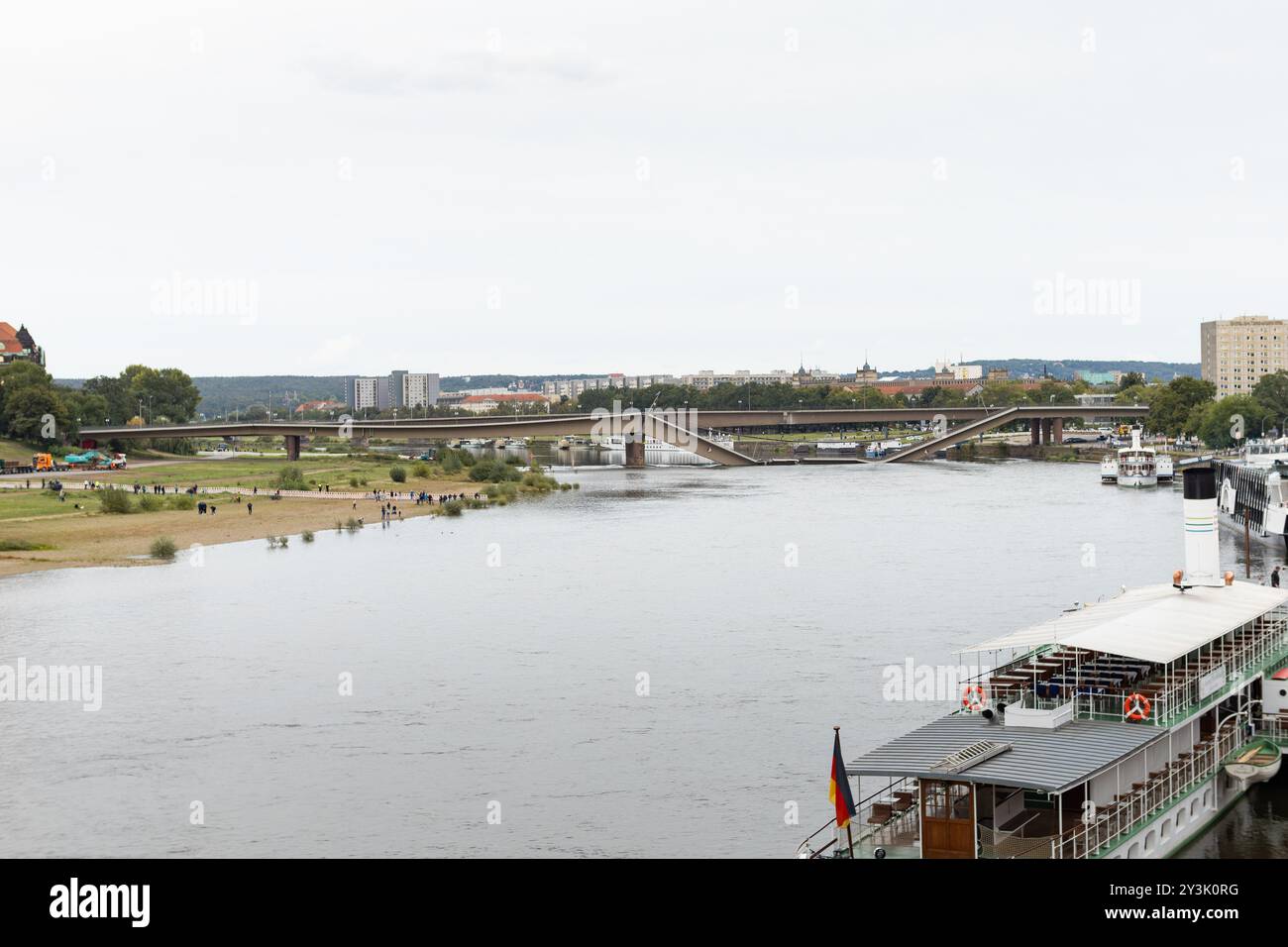 Dresden Carolabrücke (Carola bridge) collapsed. The bridge building ...