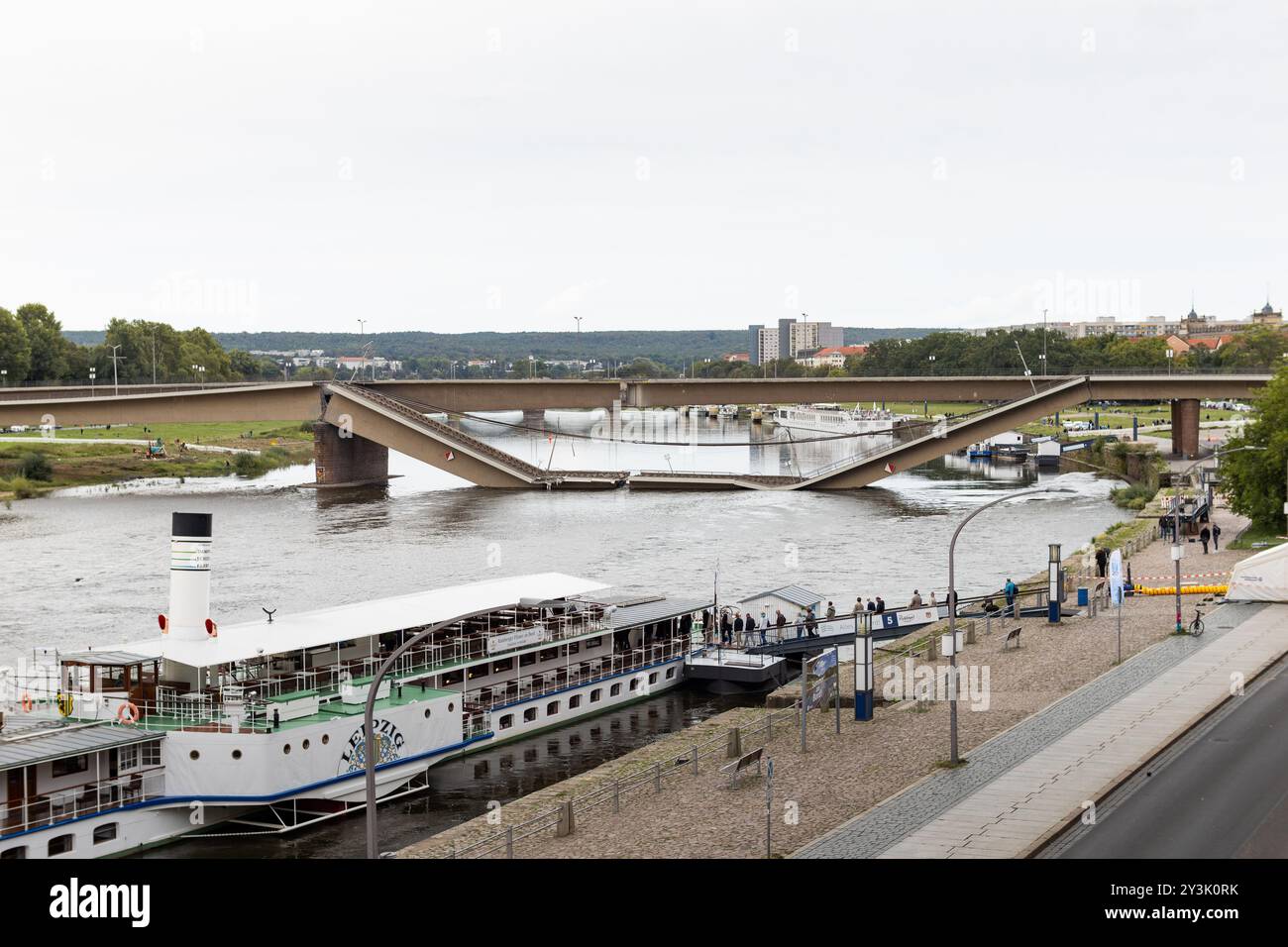 Dresden, Carolabrücke (Carola bridge) collapsed. The bridge building ...