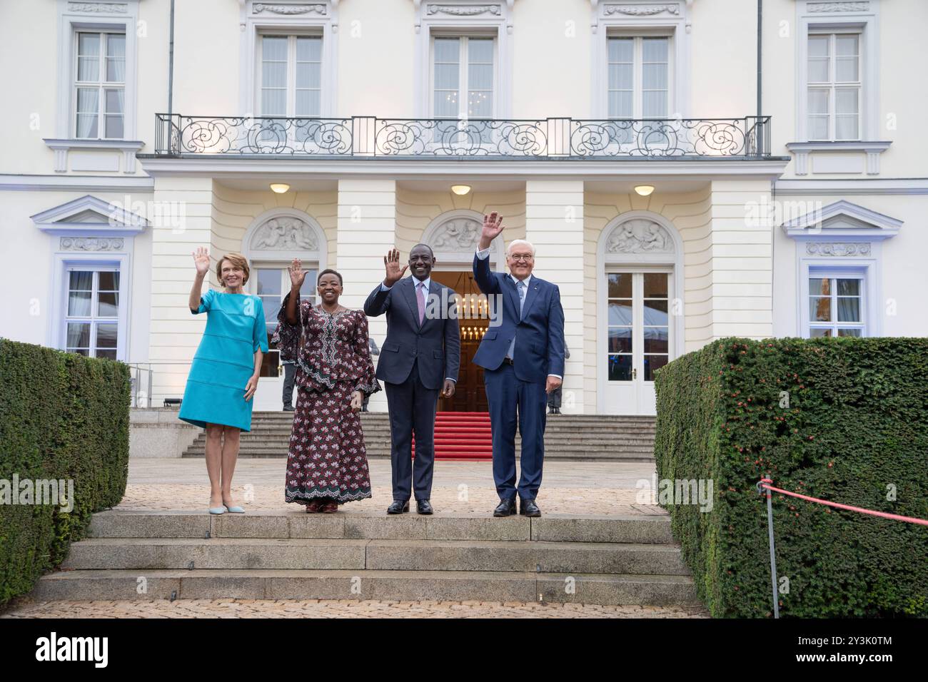 Bundespräsident Frank-Walter Steinmeier und seine Ehefrau Elke ...