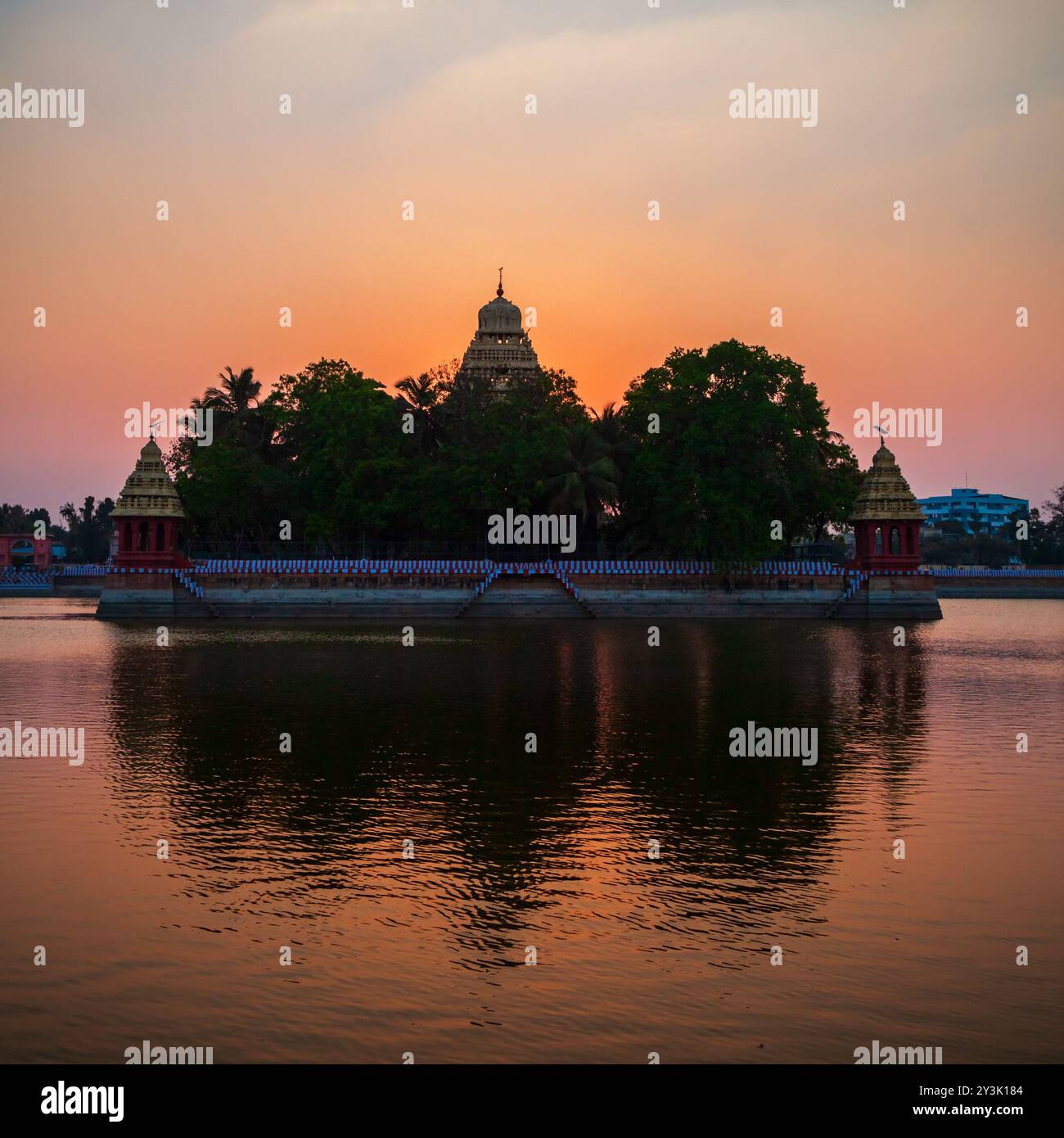 Vandiyur Mariamman Temple or Maariamman Kovil Teppakulam in Madurai ...