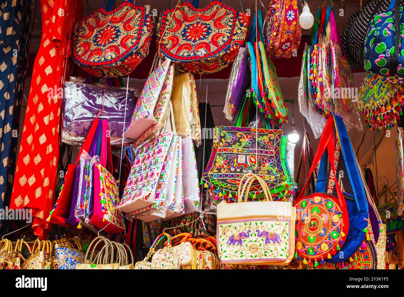 Indian dresses in shop hi-res stock photography and images - Alamy